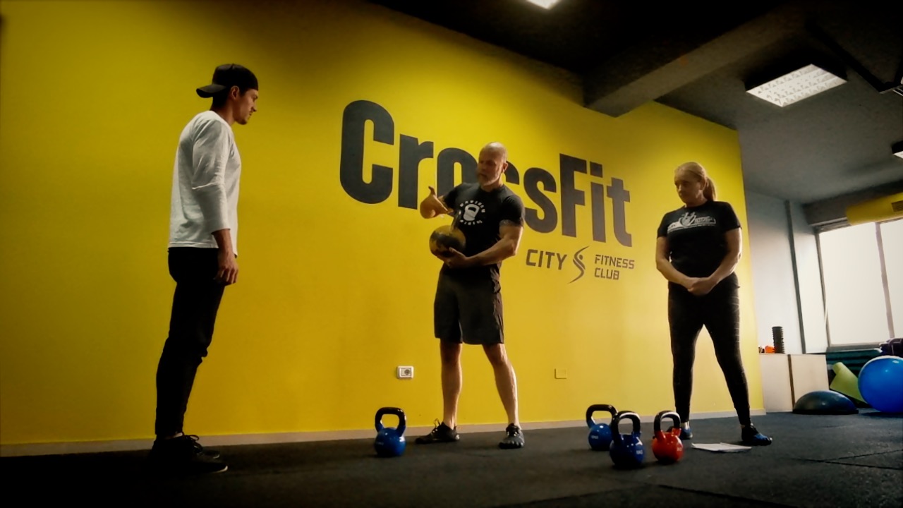 Teaching the kettlebell hang clean to a complete beginner
